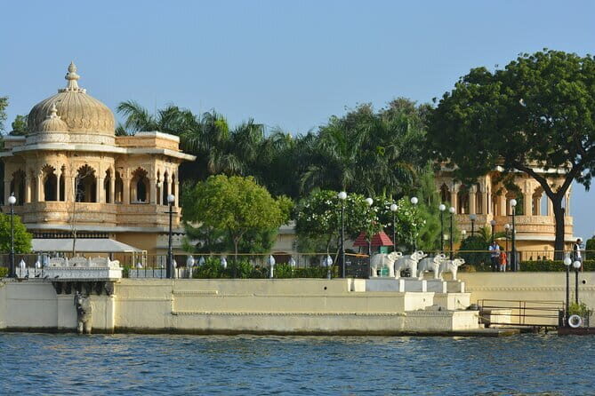 Private Transfer from Udaipur to Ahmedabad Airport - Detailed Itinerary Breakdown