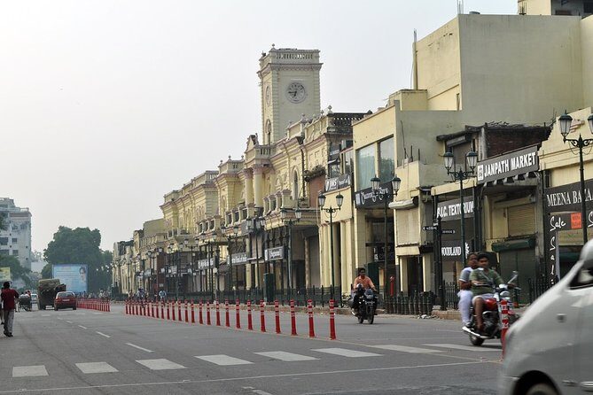 Private Victoria Walk in Lucknow - Price and Value Analysis