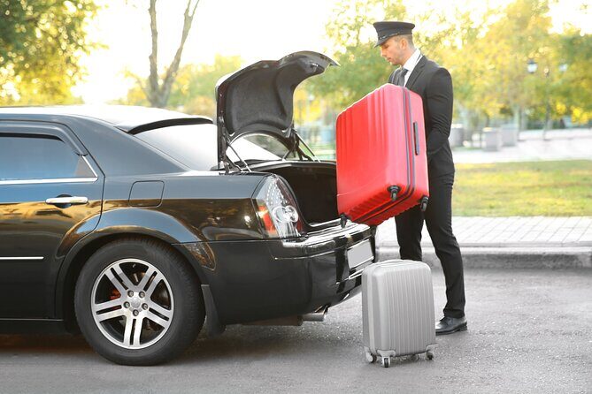 Roundtrip Private Airport Transfer Las Vegas (LAS) to Downtown - Who Will Love This Service?