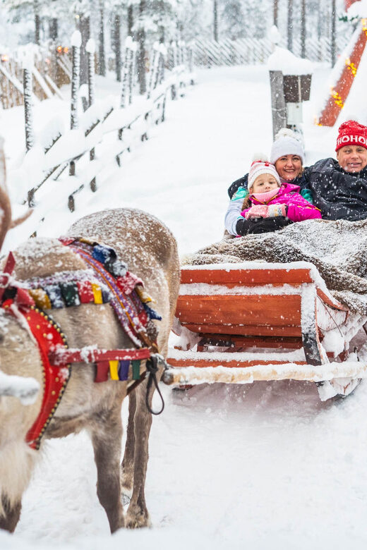 Rovaniemi: Private Pro Photoshoot in Santa Claus Village - Detailed Breakdown of the Itinerary
