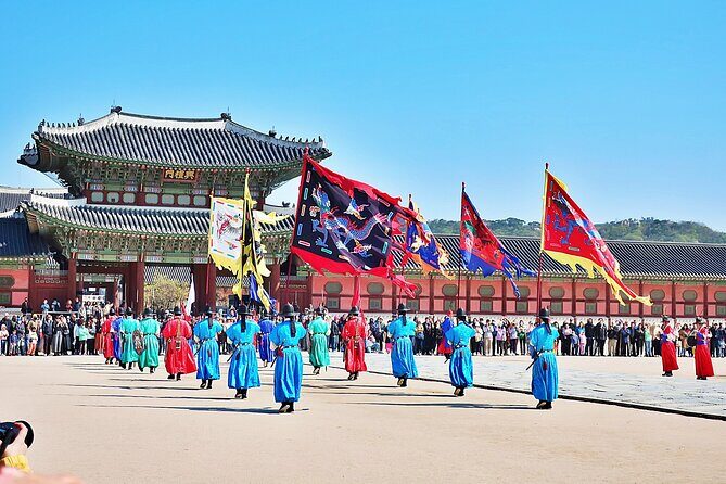 Royal Palace and Traditional Villages Wearing Hanbok Tour - Watching the Royal Guard Changing Ceremony