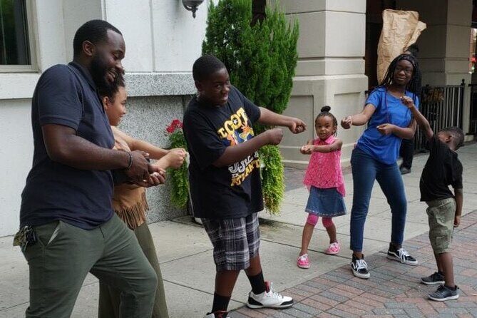 Scavenger Hunt in Chicago by Wacky Walks - What’s Included and What’s Not