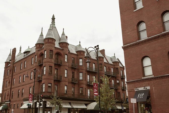 Self-Guided Burlington Scavenger Hunt: Burlington Beauty - Exploring Burlington with a Self-Guided Adventure