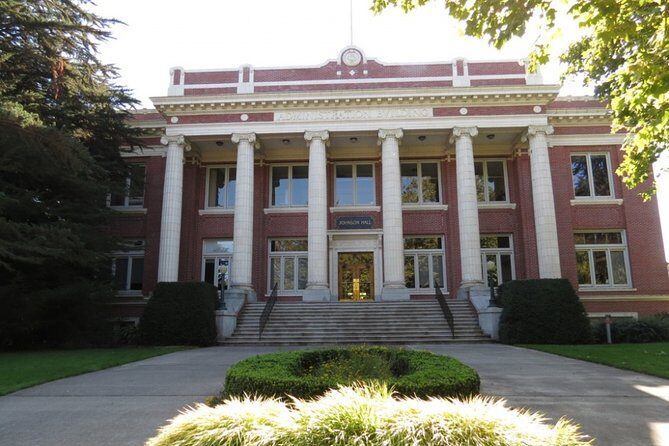 Self-Guided Scavenger Hunt: Eugene Waddle Around Campus - The Experience, From Multiple Perspectives