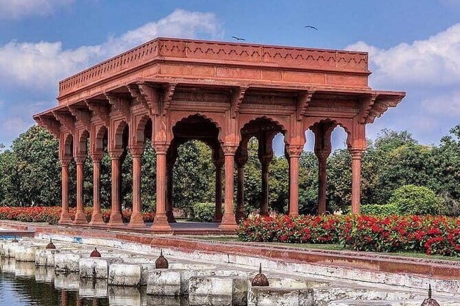 Shalimar Garden Private Tour and Wahga Border Flag Ceremony - Who Should Consider This Tour?