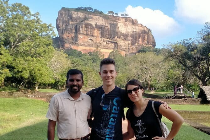Sigiriya Rock Fortress and Dambulla Cave Temple All Inclusive - What Past Travelers Say