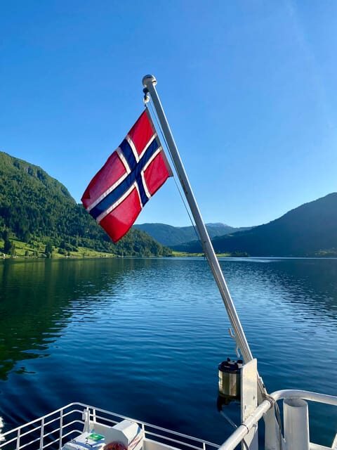 Sogndal: Cozy evening Cruise. Boat tour - Key Points