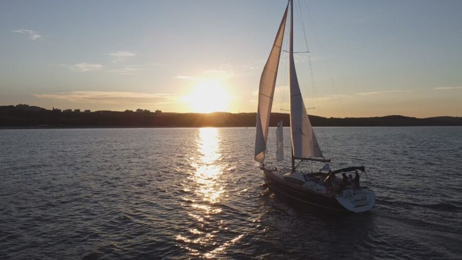 Sopot: Yacht Cruise Around the Bay with Welcome Drink - Detailed Breakdown of the Itinerary