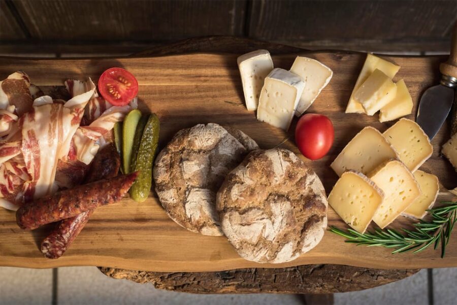 South Tyrolean specialties and wine tasting - What’s included in the experience?