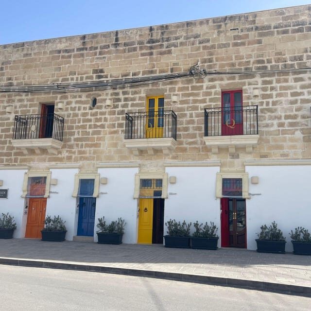 Southern Beauties: Marsaxlokk and Blue Cave TOUR IN PORTUGUESE - Practical Tips for Travelers