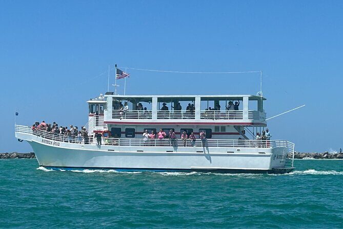 Southern Star Dolphin Cruise in Destin - Food, Drinks, and Amenities