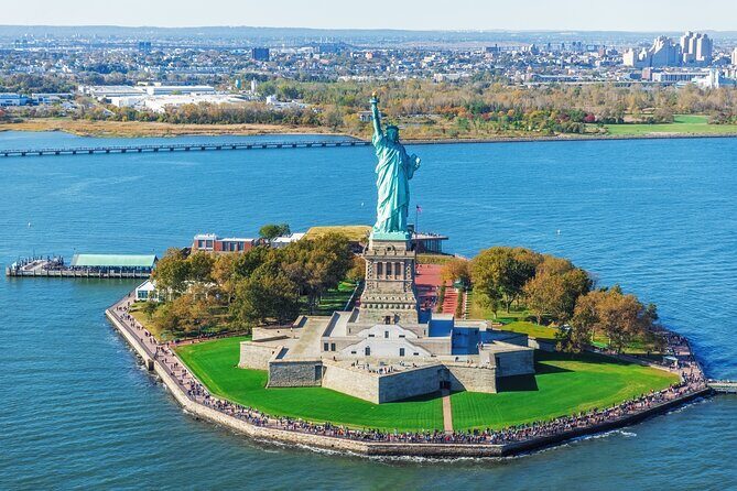 Statue of Liberty & Ellis Island Guided Tour with Ferry Transfers - Ellis Island: Gateway for Millions