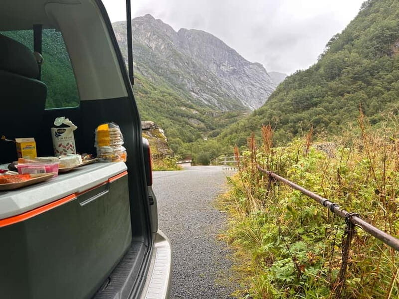 Stryn: Briksdal Glacier and Loen Skylift Tour with Picnic - Up Close with the Briksdal Glacier