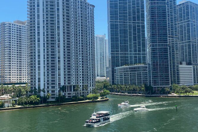 Sunset Cruise of Biscayne Bay Millionaire Homes & Cash Bar - Onboard Experience and Amenities
