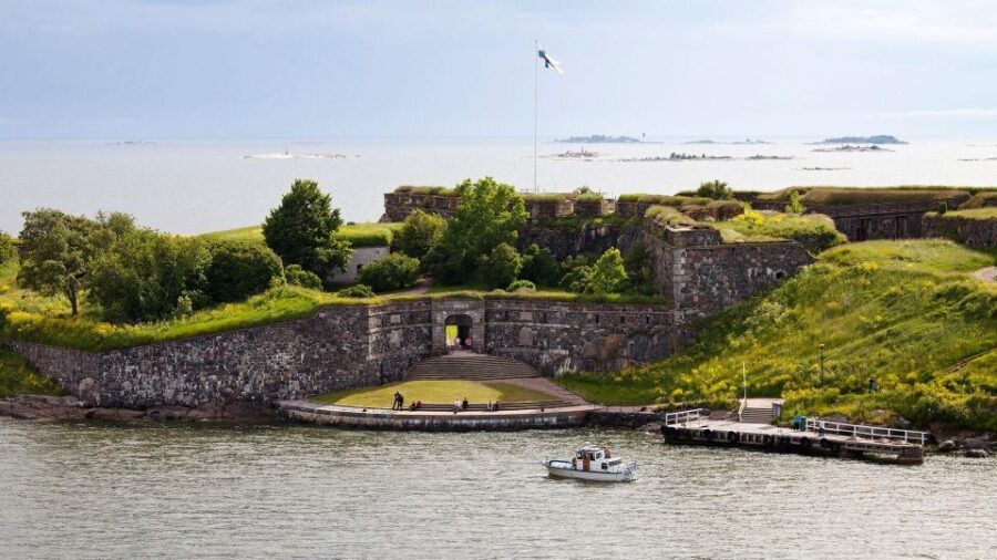 Suomenlinna: Private Tour with an Authorized Guide - The Experience in Detail