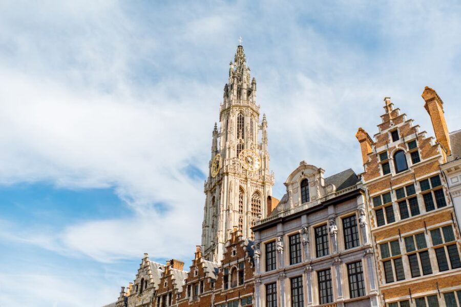 Surprise tour of Antwerp guided by a Local - The Highlights in Detail