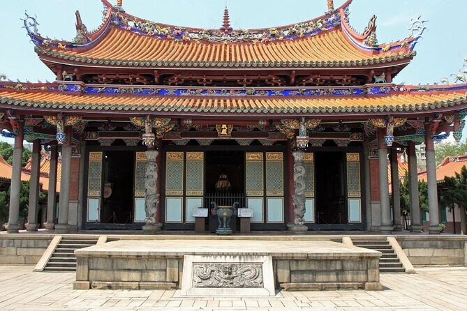Taipei : Must-See Attractions Walking Tour With A Guide (Private) - Practical Details and Considerations