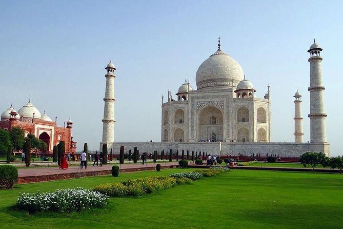 Taj Mahal Day Tour from Delhi by Superfast Train - The Experience of Guided Sightseeing