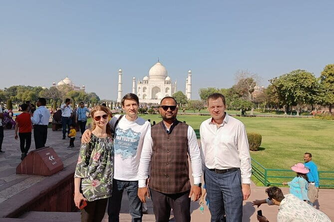 Taj Mahal Same Day Trip From Delhi - Arriving in Agra: The Gateway to the Taj Mahal