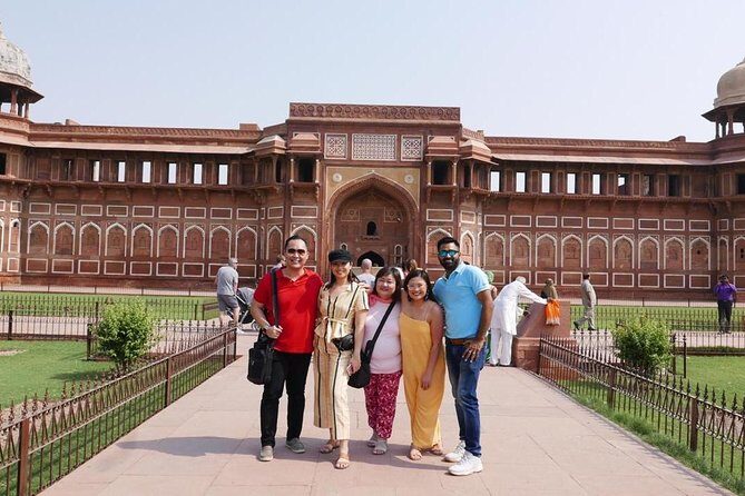 Taj Mahal Tour From Delhi By Private Car - Visiting the Taj Mahal: A Monument of Love and Artistry