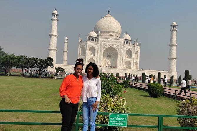 Taj Mahal Tour with Fatehpur Sikri and Agra Fort by Car - The Experience from a Traveler’s Perspective