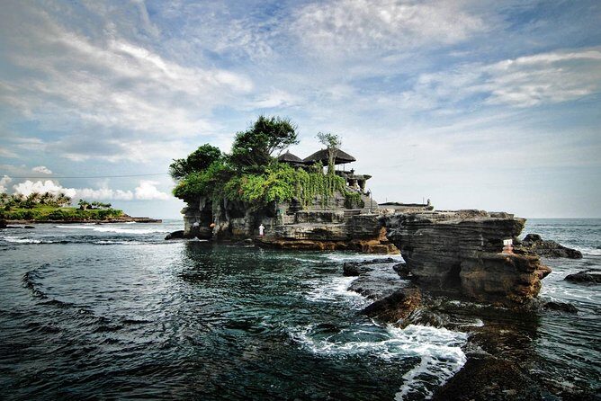 Tanah Lot Temple and Uluwatu Temple Tour with Shopping - Authenticity and Value
