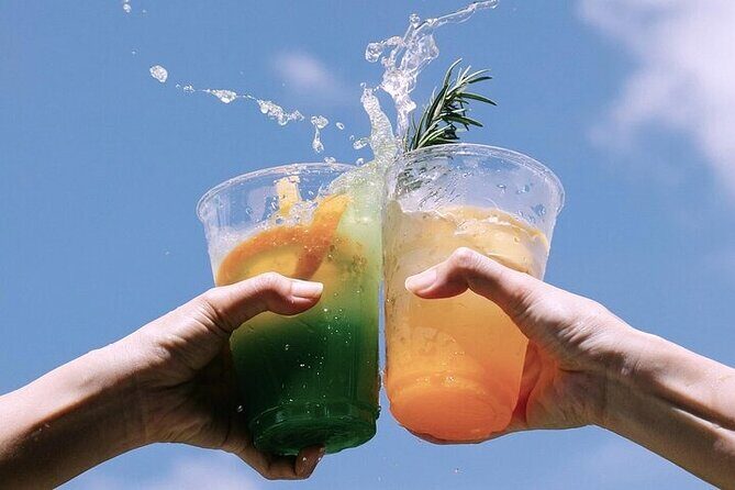 The best Miami boat party with DJ, drinks and lights of the city - The Pros and Cons