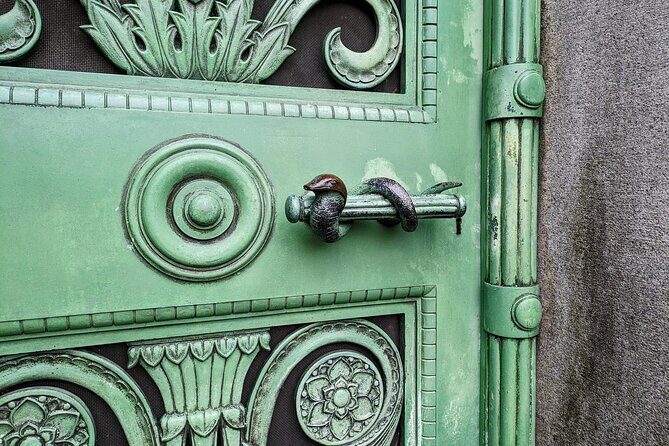 The Deep Pockets Of Graceland Cemetery Walking Tour - Who Will Love This Tour?