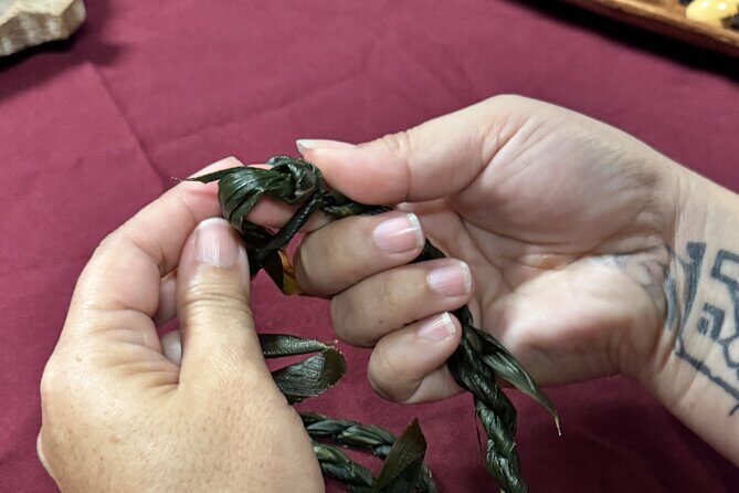 Ti Leaf Bracelet Craft Class on Maui - The Crafting Process: What to Expect