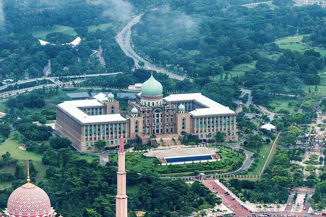 Tour of Putrajaya - Exploring Putrajaya: A Practical and Visual Journey