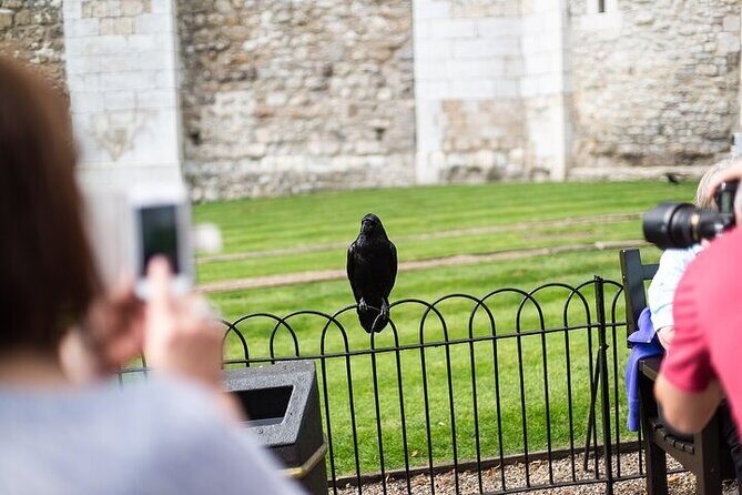 Tower of London Guided Tour with Beefeater Meet & Crown Jewels - Detailed Breakdown of the Itinerary