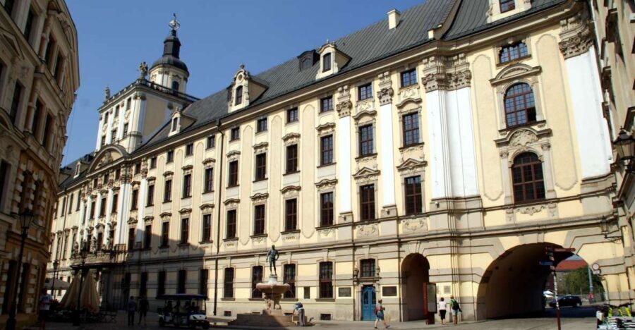 University of Wrocaw  discover this place with a guide! - Practical Details and Tips