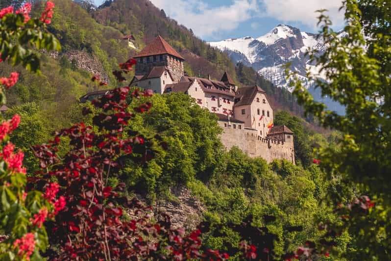 Vaduz: Surprise Walk of the city with a local - What to Expect on the Tour