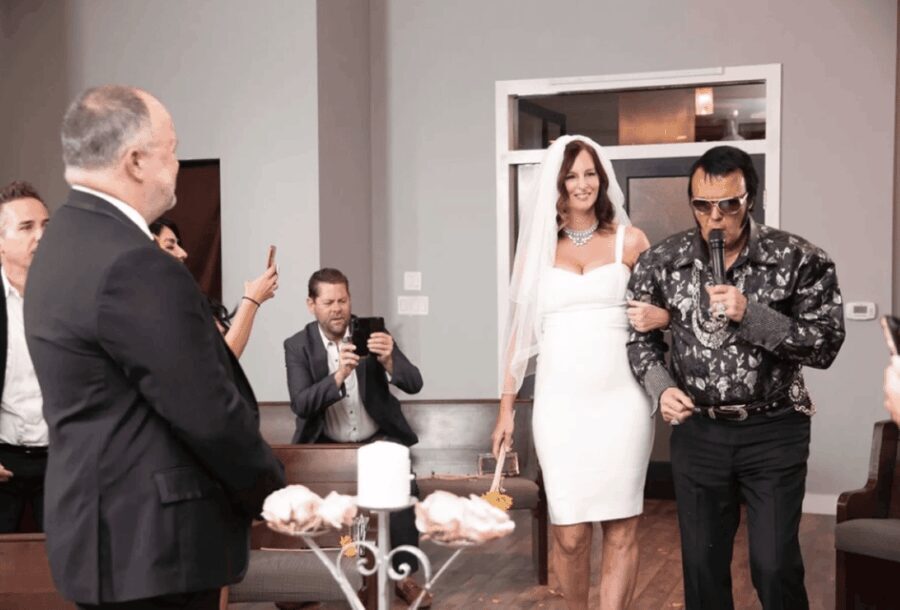 Viva Elvis Ceremony (Elvis) - Why This Experience Works