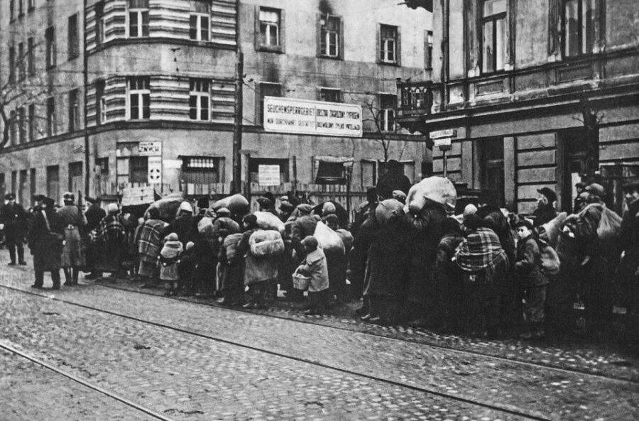 Warsaw Daily Jewish Ghetto Guided Tour with Jewish Cemetery - Who Will Love This Tour?