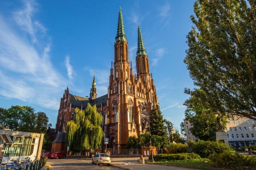 Warsaw: Praga District Tour with Vodka Museum and Tasting - Practical Tips for Potential Participants