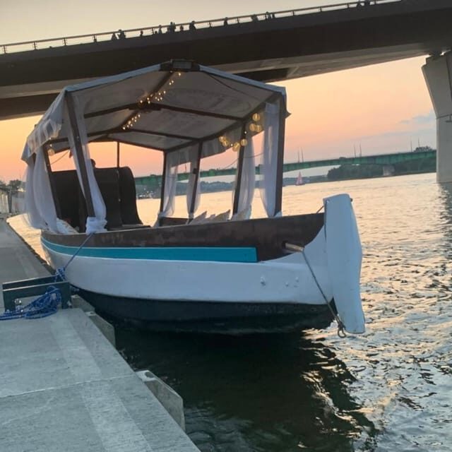 Warsaw: Scenic Cruise by Gondola on the Vistula River - The Audio Experience and Personal Touches