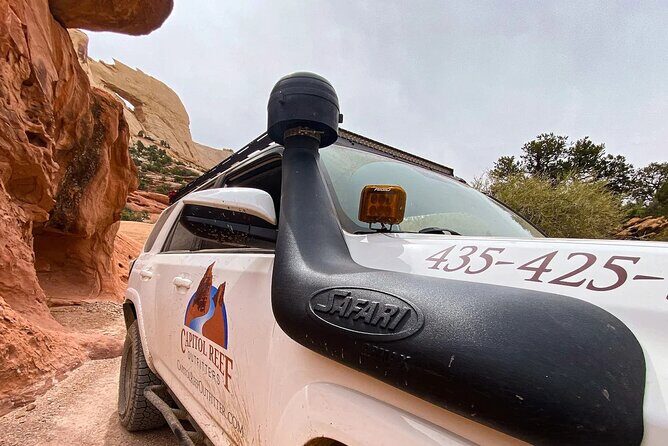 Waterpocket Fold Offroad Tour to Strike Valley Overlook - Scenic Overlooks and Iconic Stops