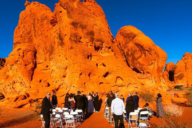 Wedding with Photographer in the Valley of Fire - What’s Included and What’s Not