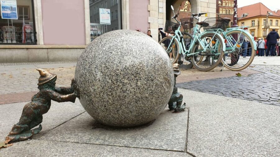 Wrocaw: Following the dwarfs'. See the city differently! 2h - What Makes This Tour Stand Out?