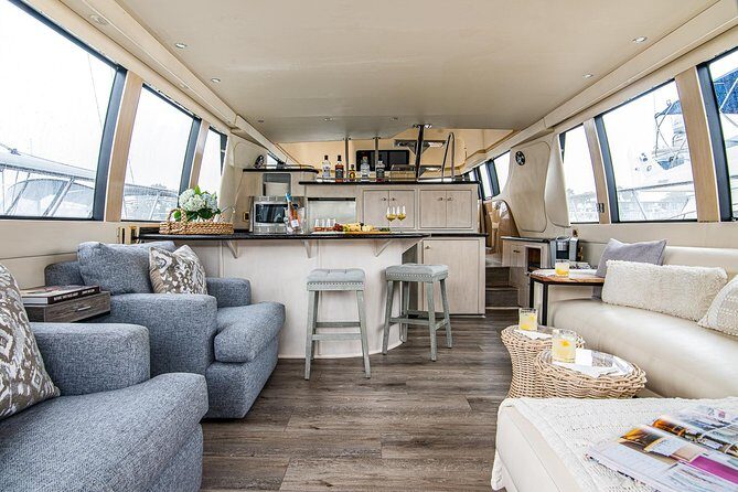 Yacht rental charter in Marina del Rey - 60' CARVER - FAQs
