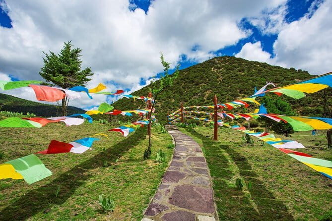 1-Day Shangri-La Private Tour: Potatso National Park and Baiji Temple - Exploring the Itinerary in Detail