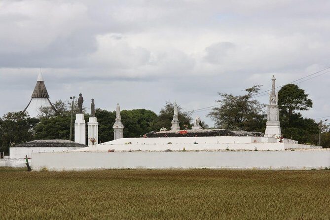 1-Hour Nuku'alofa City Tour - Exploring the Royal Palace and Royal Tombs