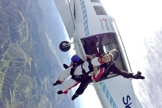 18,000ft Tandem Skydive over Abel Tasman - Who Should Consider This Skydiving Adventure?