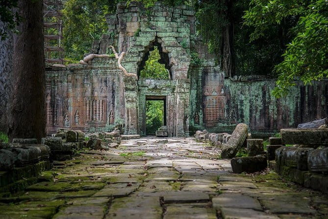 2-Days Private Tour Explore Angkor Wat and Floating Village - Banteay Kdei: A Quiet End to Day One