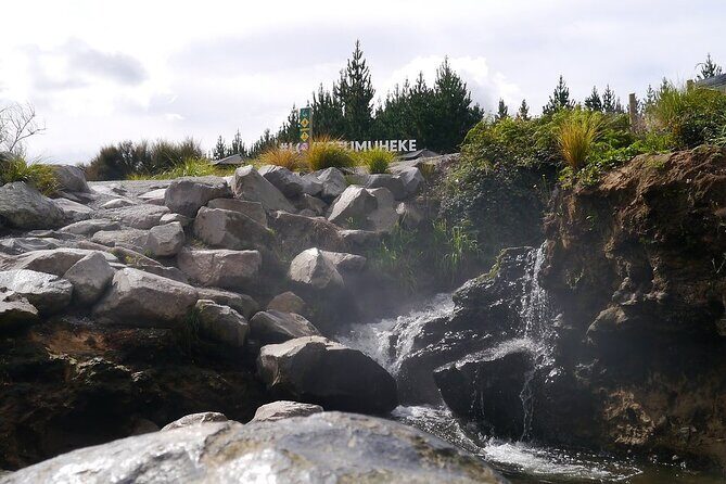 2-Hour Waikato River Guided Kayak Trip from Taupo - Passing Under Iconic Landmarks