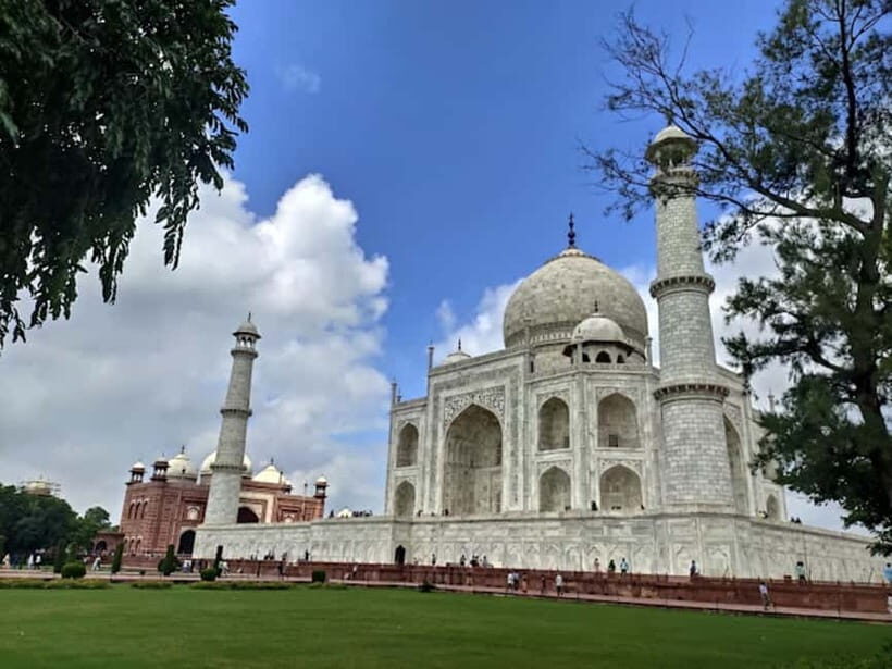 Agra: Skip-the-Line Taj Mahal Guided Tour with Breakfast - How Does the Price Reflect the Value?