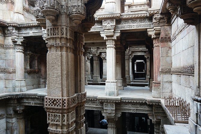 Ahmedabad to Indore Architecture & Temple Tour - Practical Details and Value