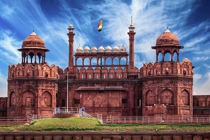 Airport Pickup One Night Hotel & Delhi Sightseeing - Day 2: Delhi in Depth