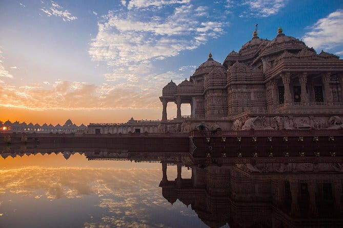 Akshardham Temple with Walk in the Green Paradise of Rajghat and Shanti Van - Walk Through Tranquility: Raj Ghat and Shanti Van
